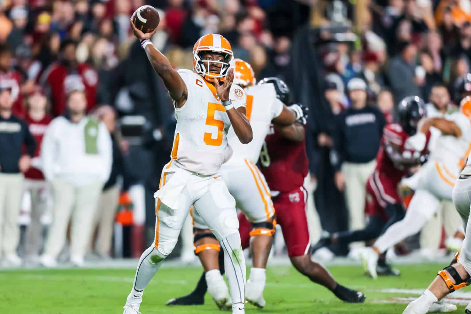How to Throw A Football: Quarterback Guide - Zandro Diaz